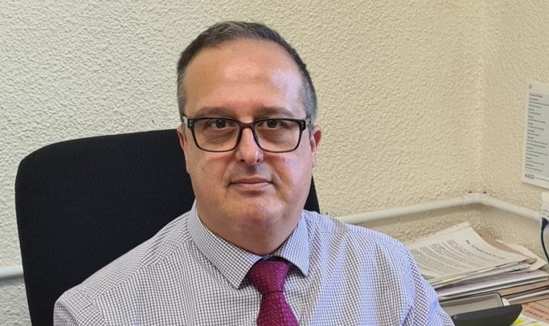 El Superintendente John Field repasa sus 30 años de carrera cuando le ...