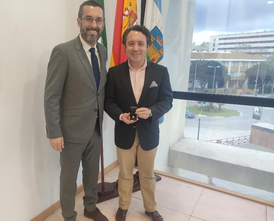 El alcalde recibe a Javier Sánchez Rivas, linense que actualmente ocupa ...