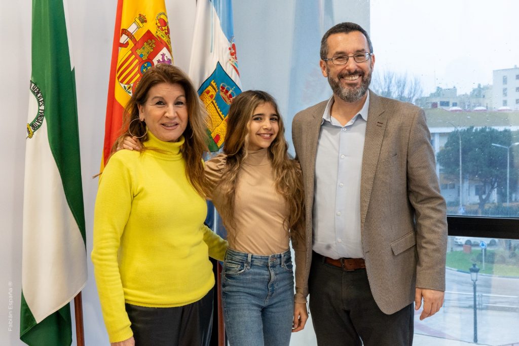 El alcalde recibe a Nerea Montserrat Gómez, joven que este sábado ...